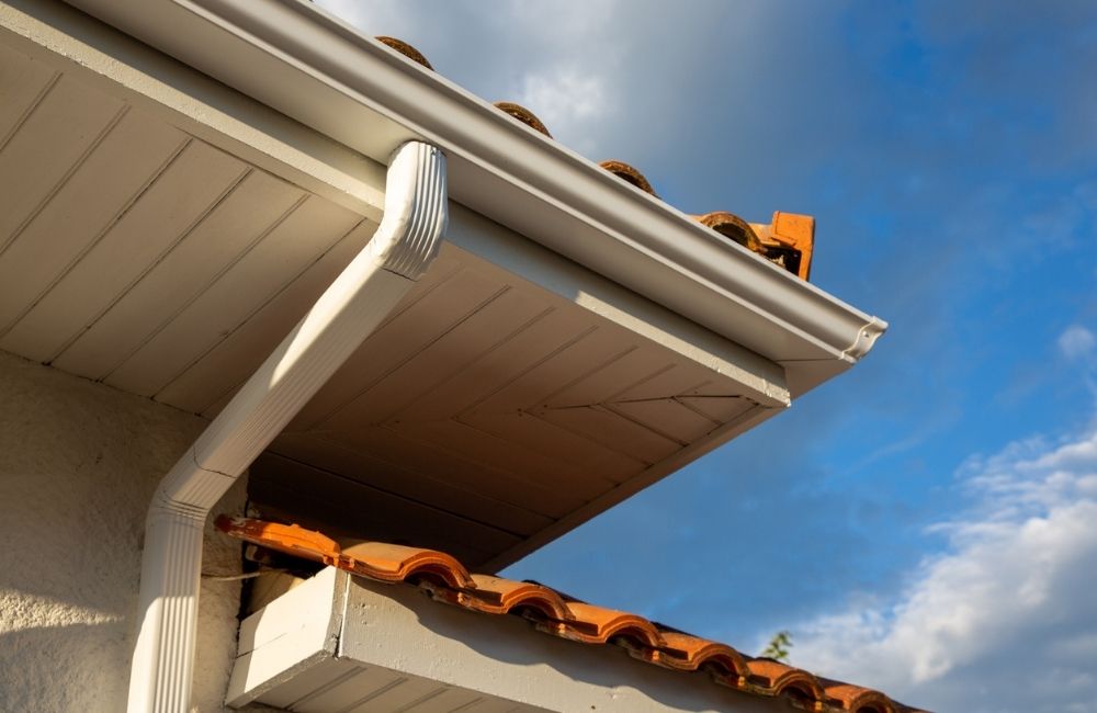 Why Gutter Pros Don't Recommend Vinyl Gutters